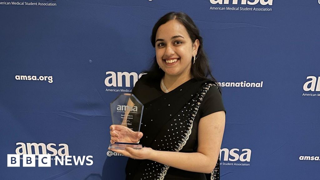 Exeter university medical student wins international award - BBC News