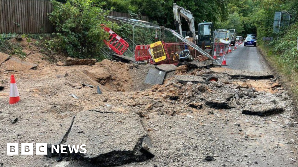 'Only luck' prevented deaths in Leicestershire water pipe blast - BBC News
