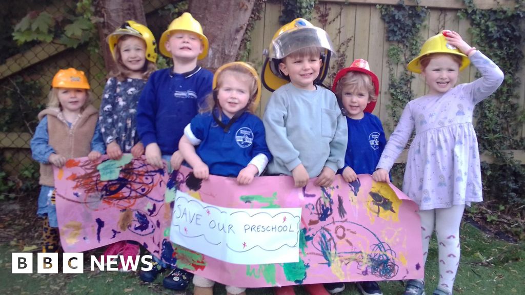 Whitchurch pre-school faces closure without new building - BBC News
