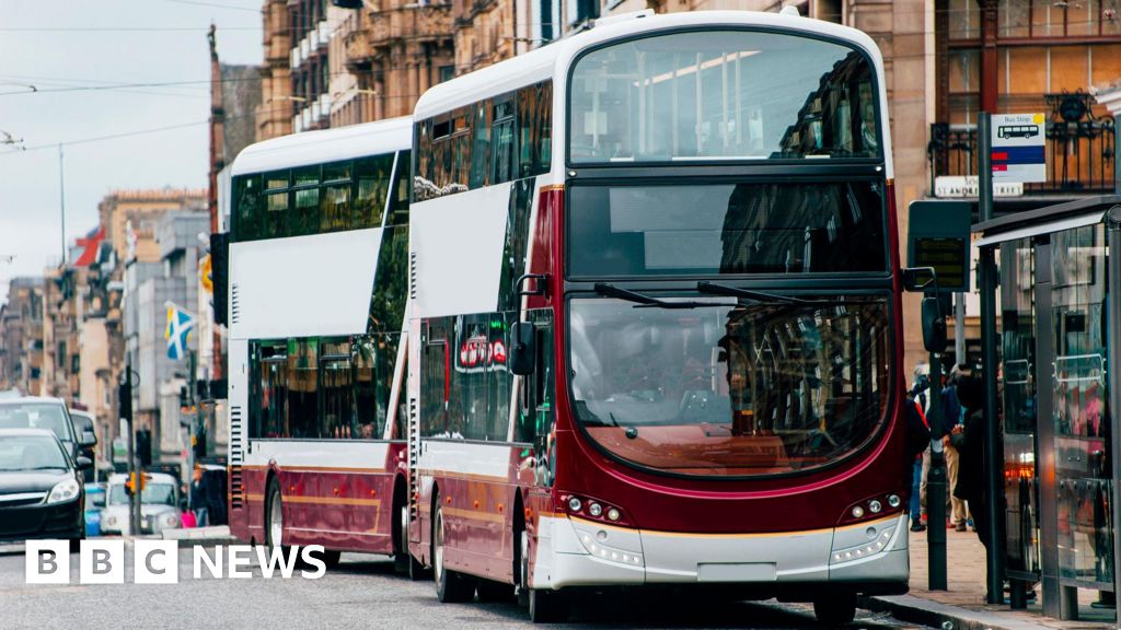 Edinburgh council sorry over confusing bus times - BBC News