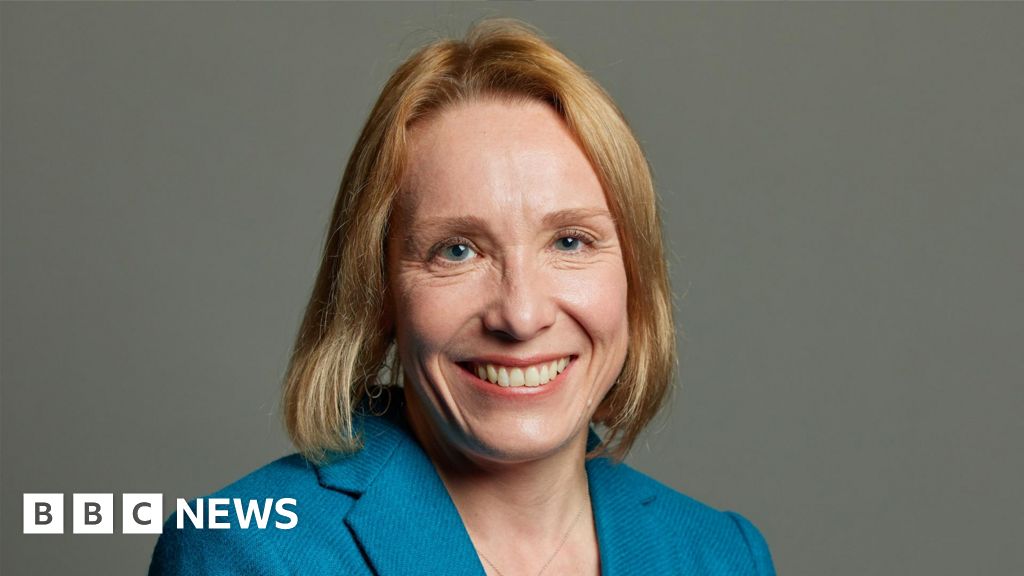 Minister urged to support reopening Baschurch railway station - BBC News