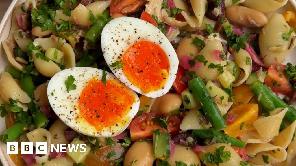 Mackerel pasta salad Niçoise-style - BBC News