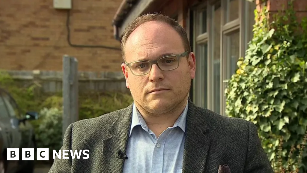 Northampton doctor says election offers 'opportunity for change' - BBC News