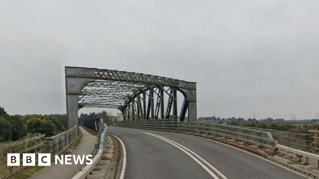 Snaith Bridge crash victim was three times drink drive limit - BBC News