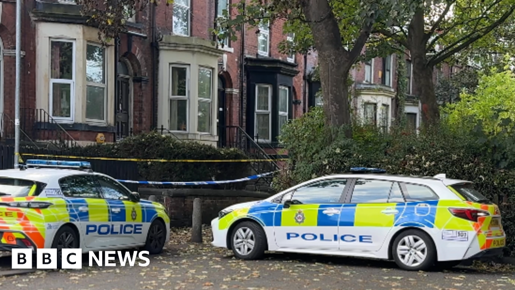 Leeds attempted murder inquiry after boy shot and stabbed - BBC News