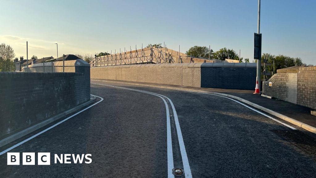 Broxbourne bridge reopens after four months of 17-mile diversions - BBC ...