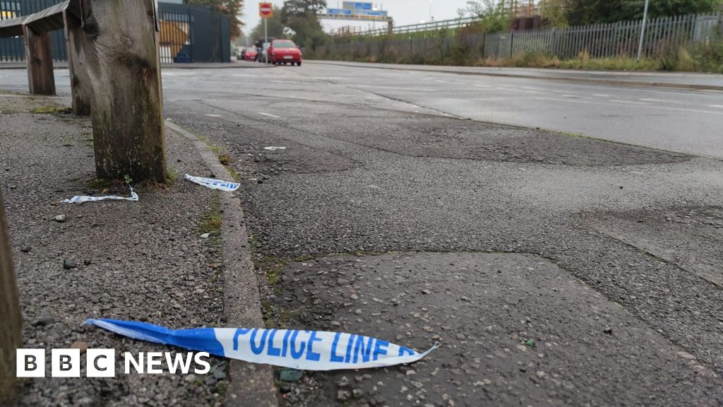 Holbeck stabbing: Man seriously injured in underpass attack - BBC News