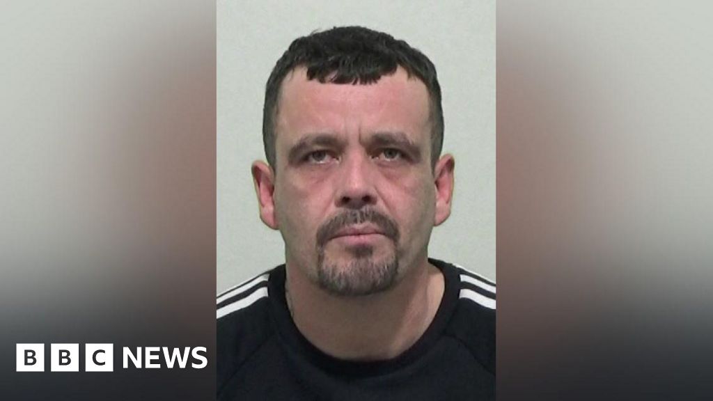 Sunderland man jailed for bombarding partner with threats - BBC News