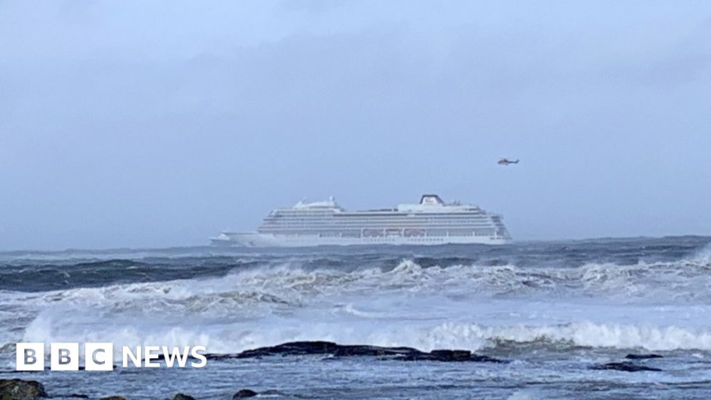 Norway cruise ship evacuated after engine problems - BBC News