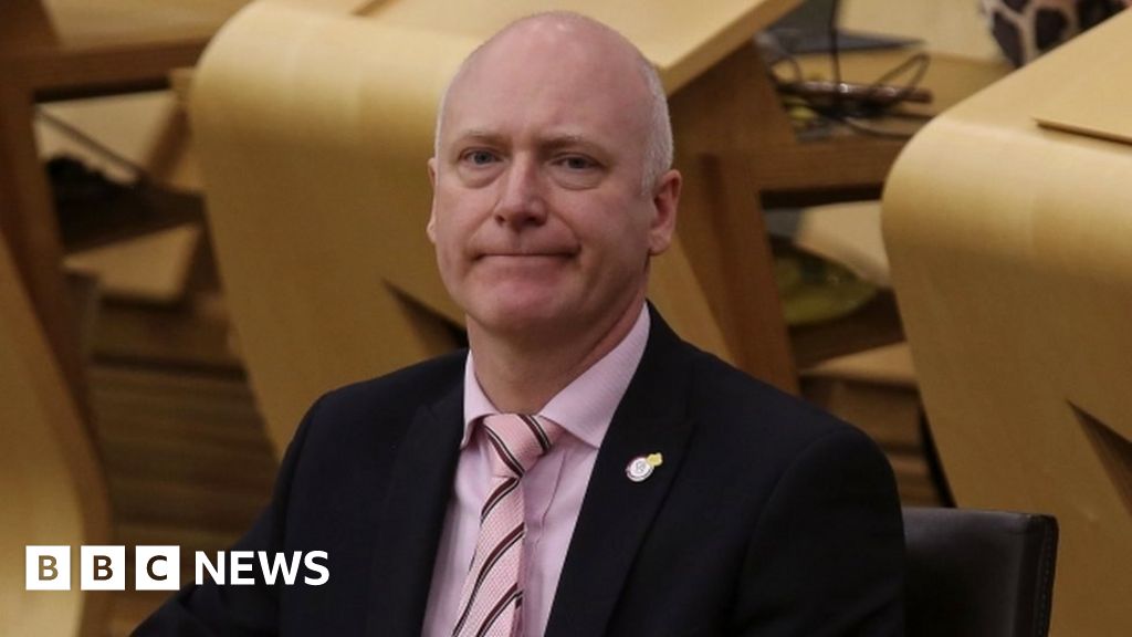 Drug deaths in Scotland: Minister Joe FitzPatrick loses job - BBC News