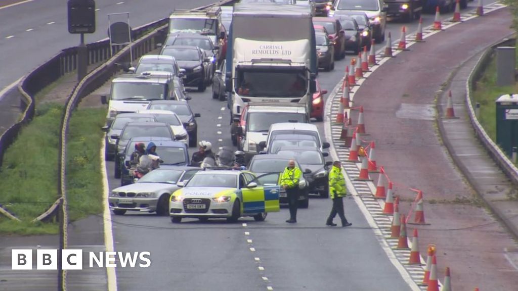 M1 reopens after fallen power cables cleared - BBC News