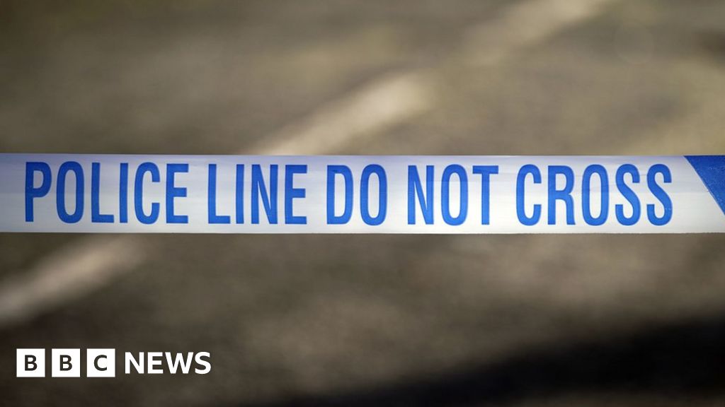 Newham: Police name 80-year-old woman stabbed to death - BBC News