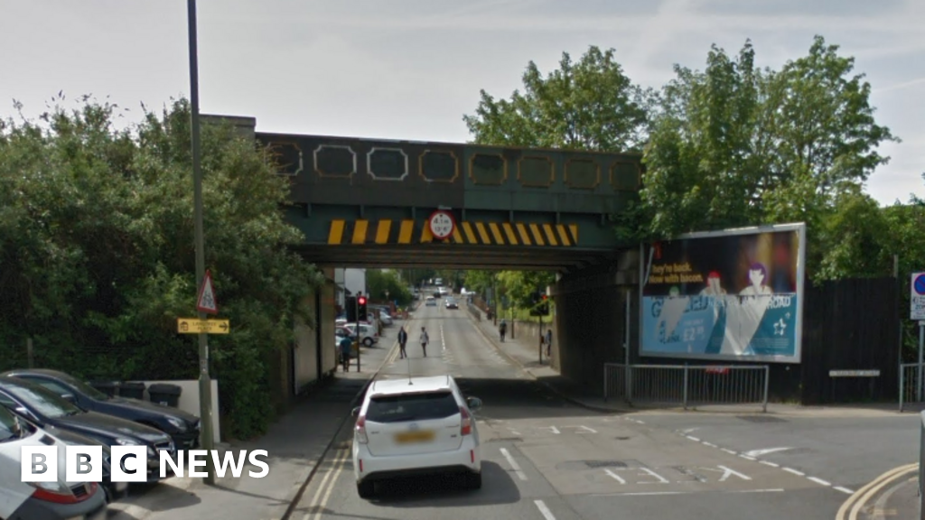 Woking: Pedestrian dies in suspected hit-and-run Woking: Pedestrian dies in suspected hit-and-run