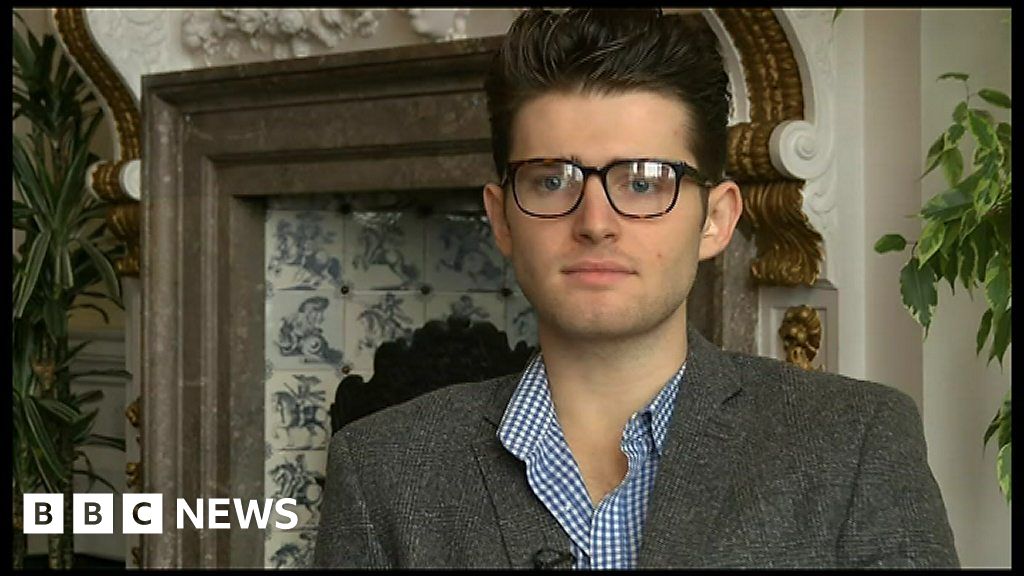 'Still no closure' for Shoreham air crash families - BBC News