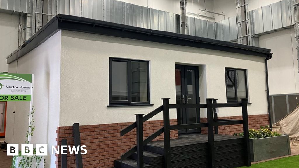 University of Salford: Low-carbon flat-pack homes developed - BBC News