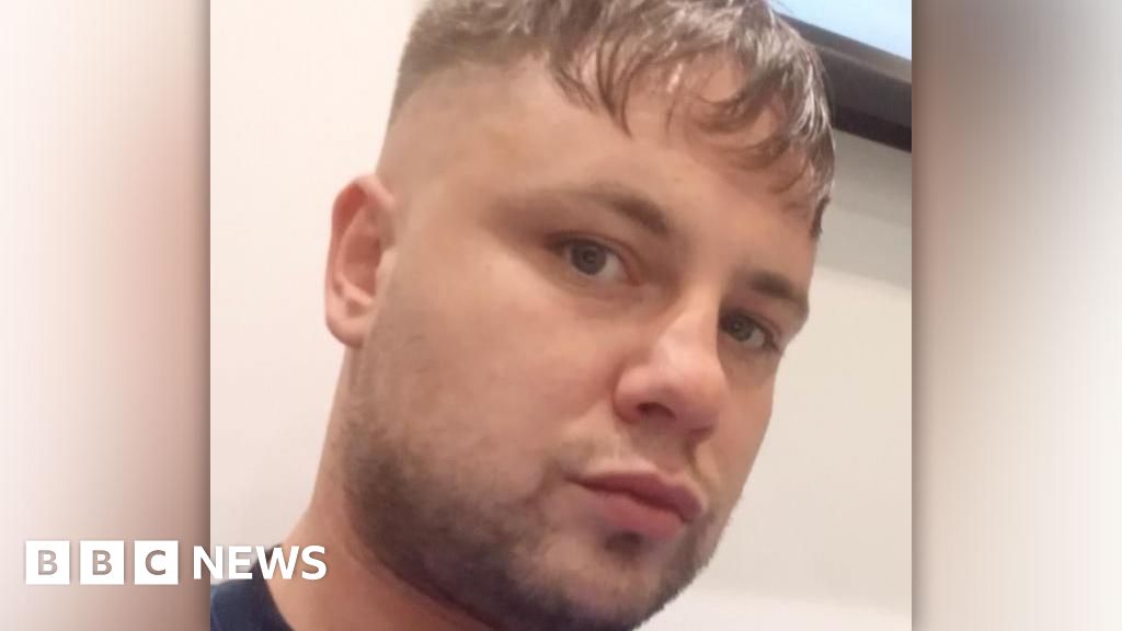 Rochford murder investigation: Father-of-two 'stabbed in heart' - BBC News