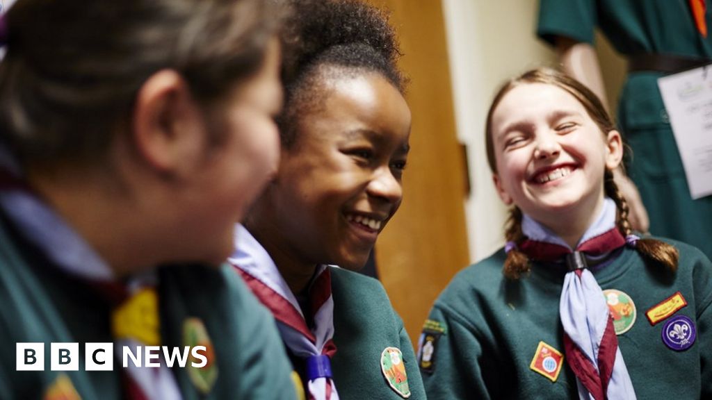 'Leader shortage' means 51,000 children wait to join Scouts - BBC News