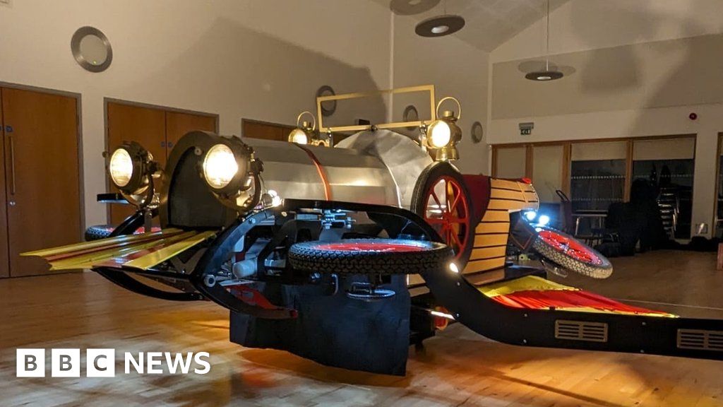 St Neots Chitty Chitty Bang Bang replica set to fly across stage - BBC News