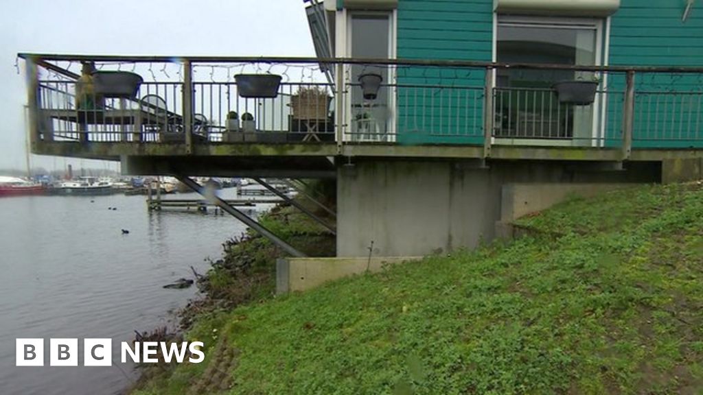 Could floating homes be answer to floods? - BBC News