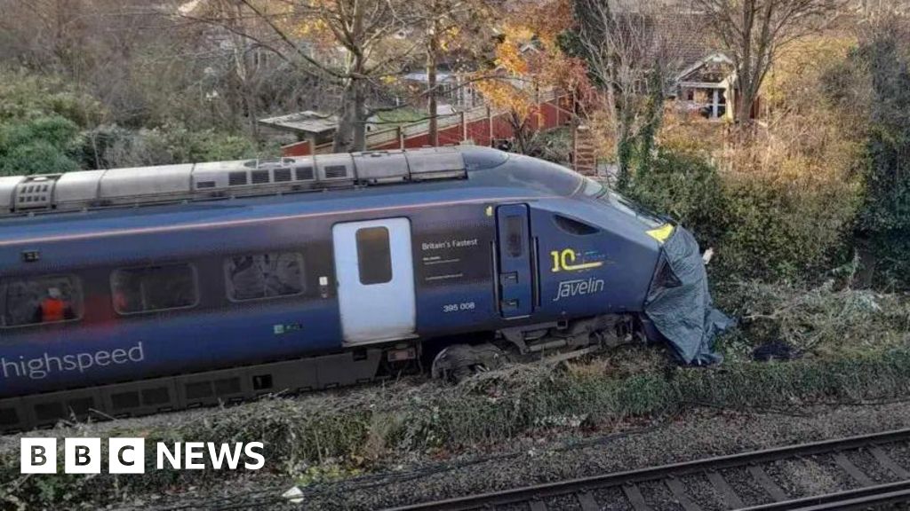 Ramsgate: Recovery of derailed Southeastern train delayed