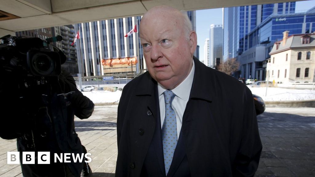 Canadian Senator Mike Duffy sues Senate and Mounties - BBC News