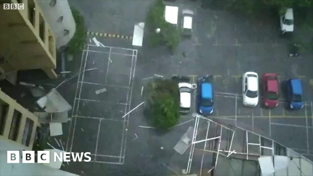 Kolkata battered by Cyclone Amphan - BBC News