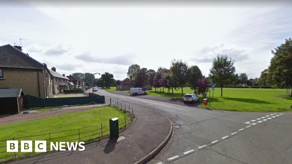 Police investigate fatal fire in Grangemouth - BBC News