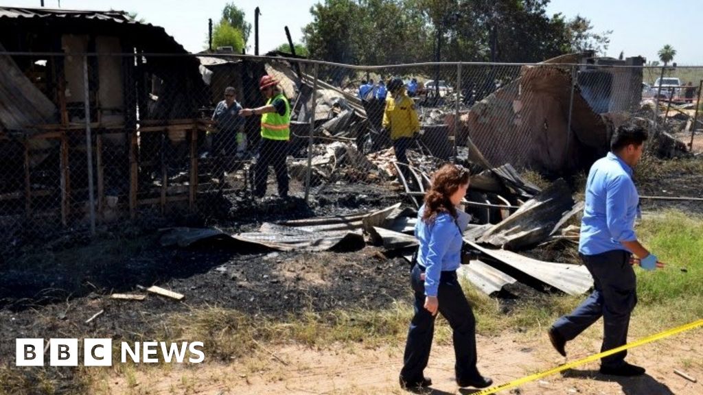 Mexico fire kills 15 at elderly home - BBC News