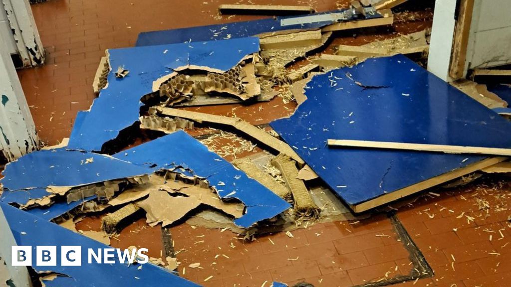 Spate of Tendring toilet attacks costs council 'thousands' - BBC News