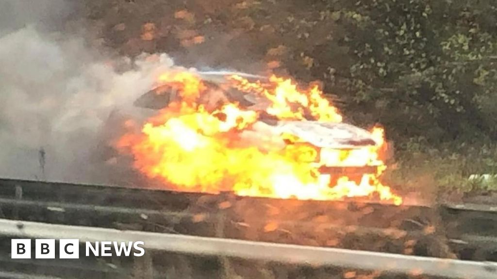 A27: All lanes reopened after vehicle fire near A23