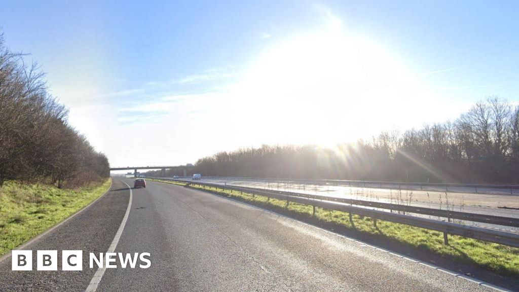 M20 Swanley: Man dies in crash on motorway slip road