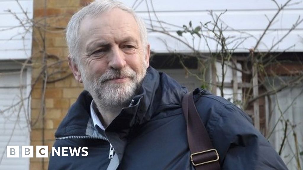 Labour reshuffle: Shadow ministers quit in protest - BBC News