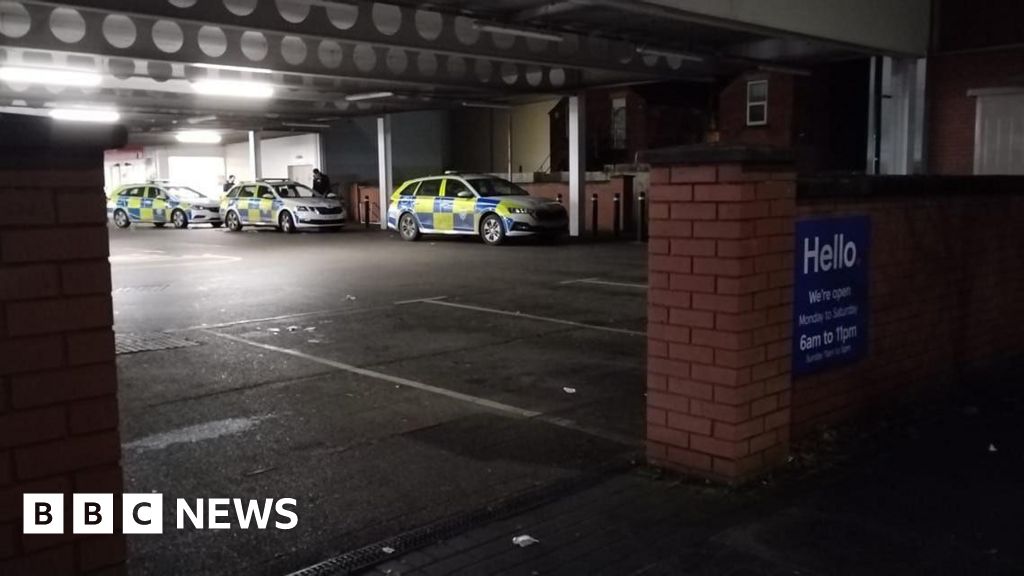 Bulwell: Two teenagers in court over Tesco supermarket fight - BBC News