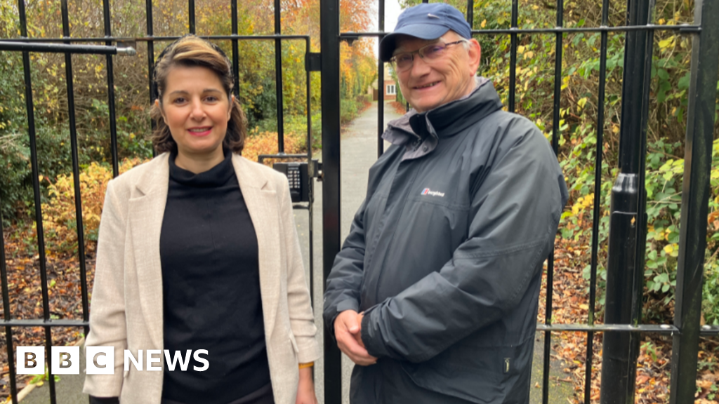 Coventry zebra crossing leading to locked gate baffles residents