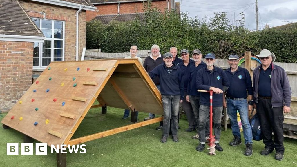Wareham Men's Shed saved after eviction notice error - BBC News