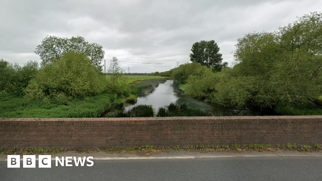 Body found after swimmer reported missing in River Soar - BBC News
