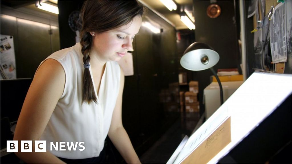 Unearthing the legacy of Harvard's female 'computers' - BBC News