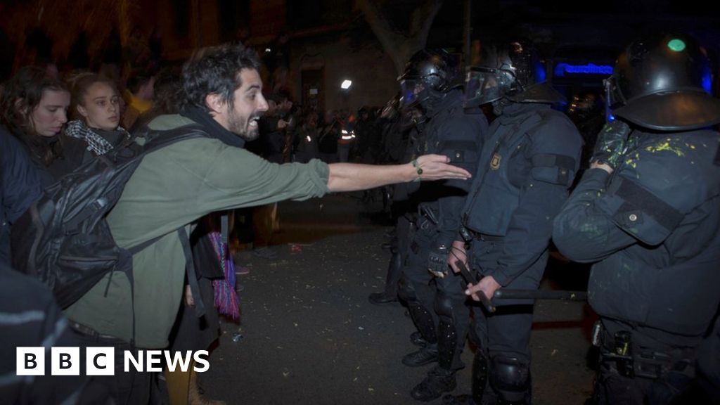 Spain Catalonia: Protesters clash with police after court ruling - BBC News