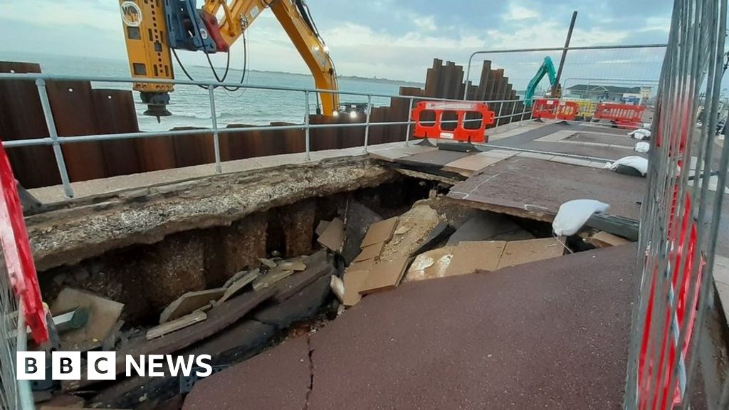 Southsea's damaged seafront promenade collapses - BBC News