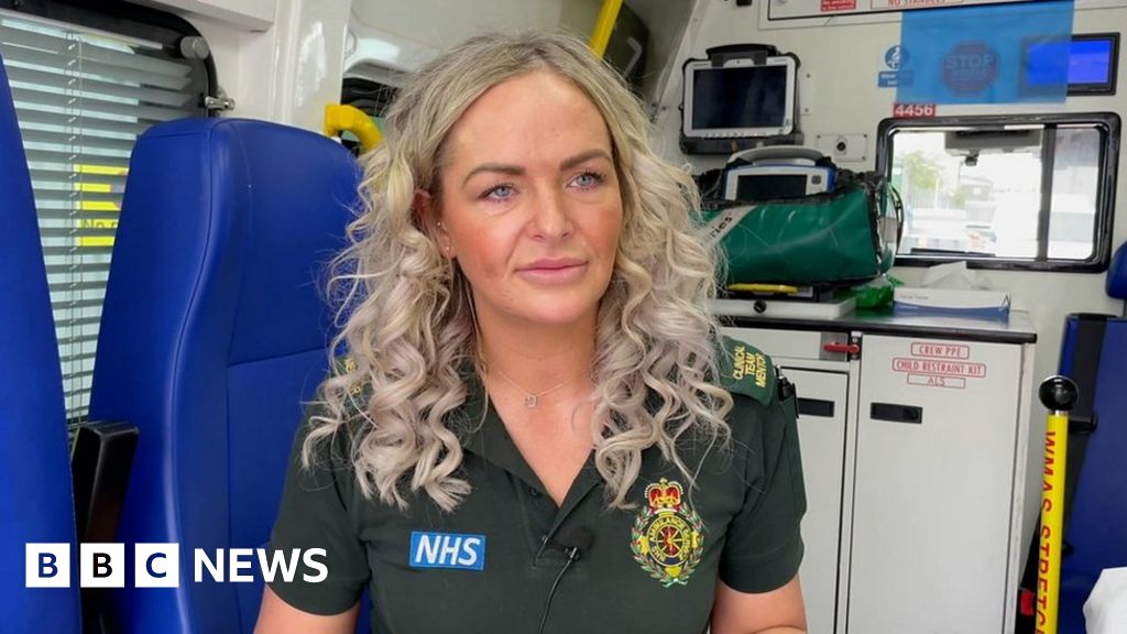 Paramedic recalls terrifying moment she was stabbed