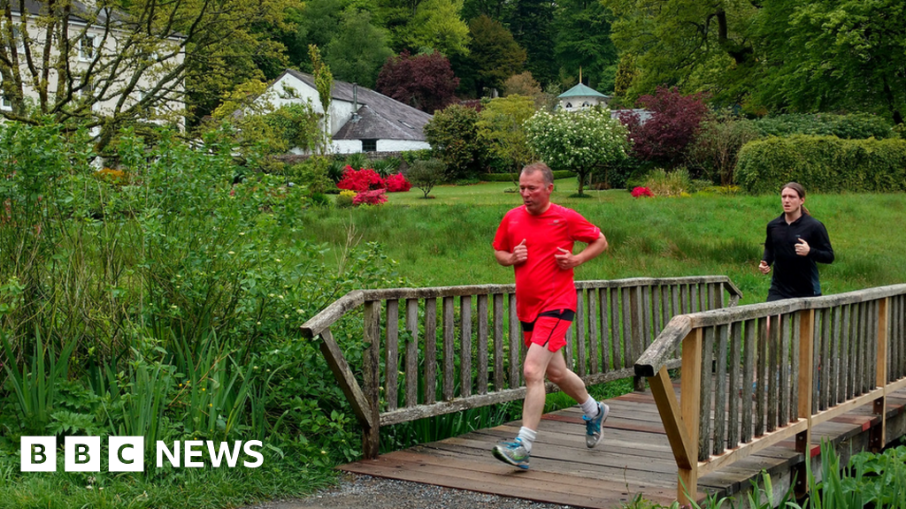 Hart first MP to reach running milestone - BBC News