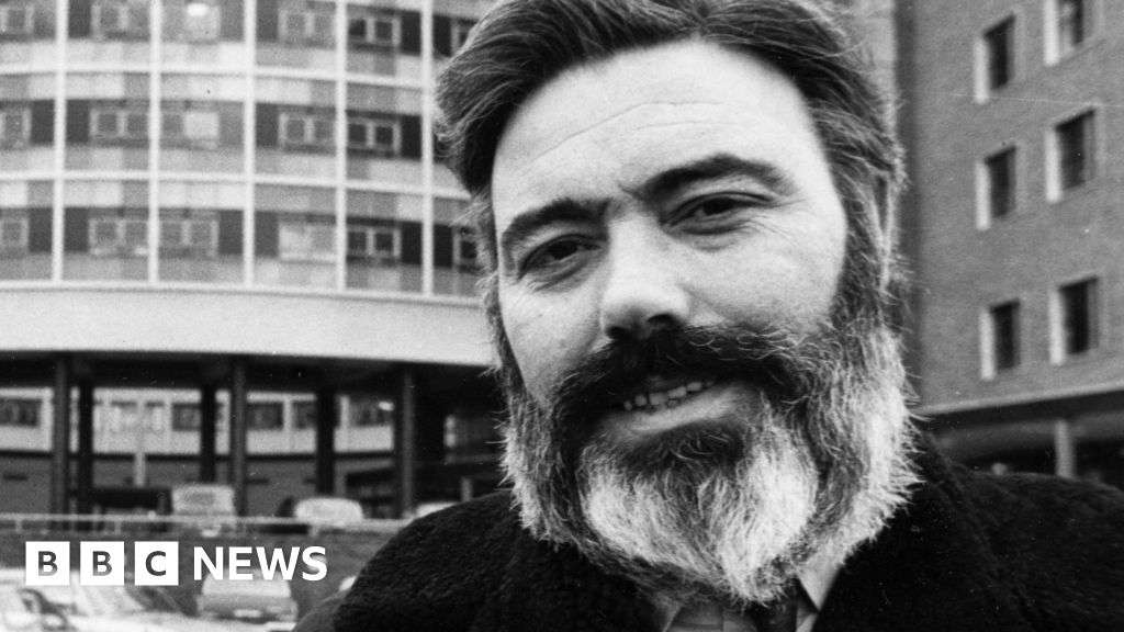 Obituary: Alan Simpson - BBC News
