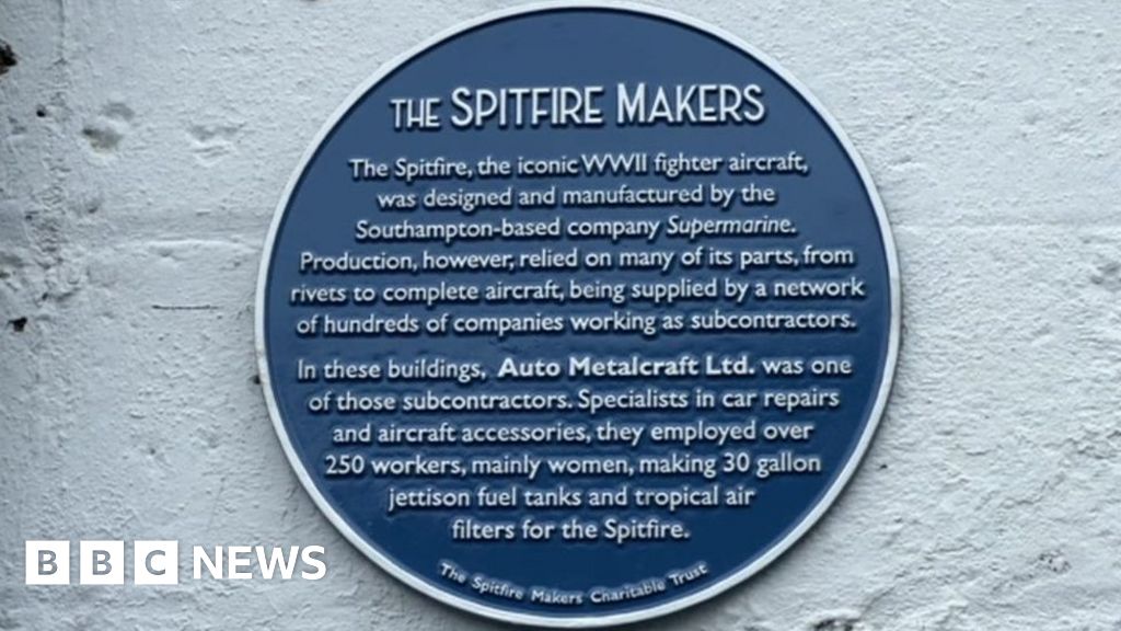 Southampton Spitfire factory plaque unveiled by former worker - BBC News