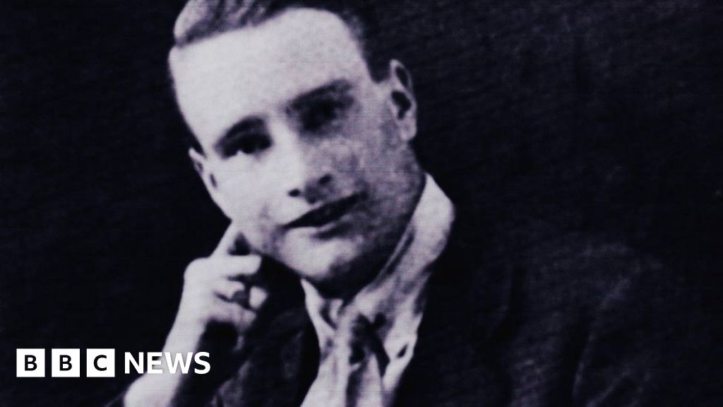 WWI hero Private Chafer's VC marked by Bradford - BBC News