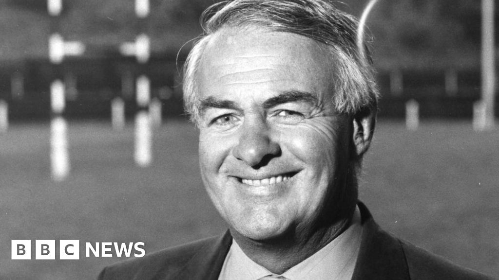 Veteran BBC broadcaster David Parry-Jones dies aged 83 - BBC News