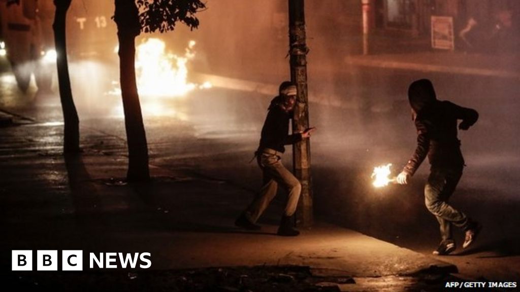 Protesters clash with police after Turkey bomb attacks - BBC News