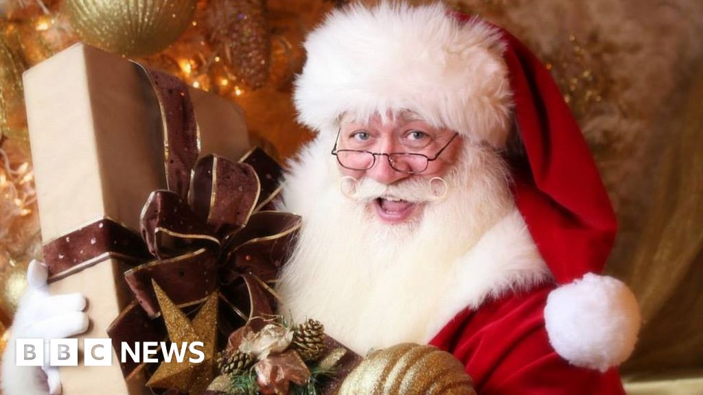 Terminally ill boy dies in Santa's arms - BBC News
