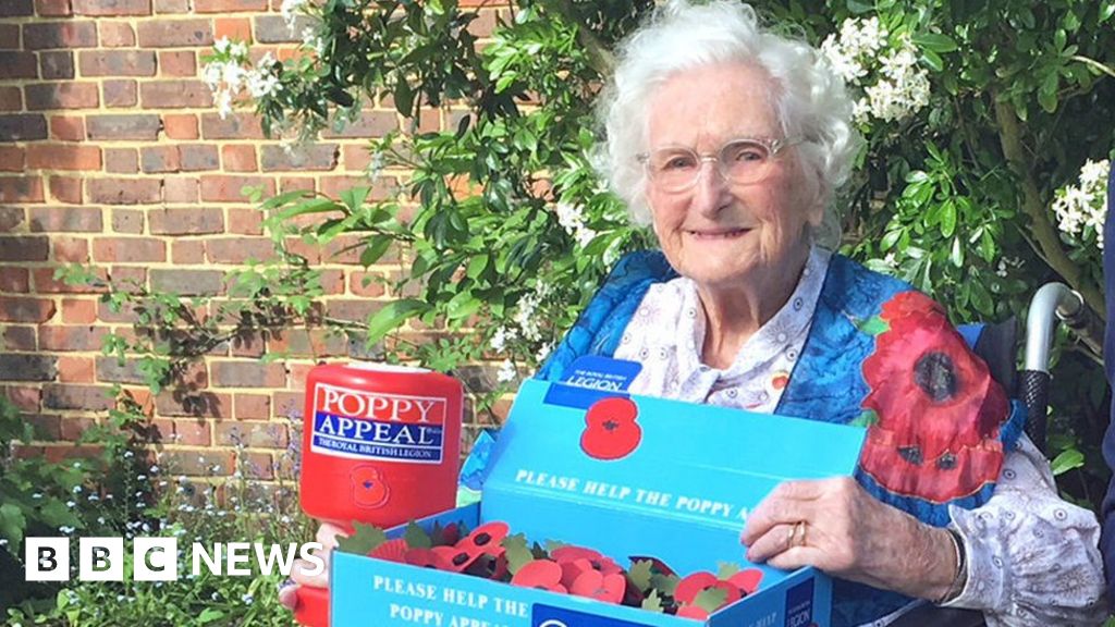 'Longest-serving' poppy seller Rosemary Powell dies aged 103 - BBC News