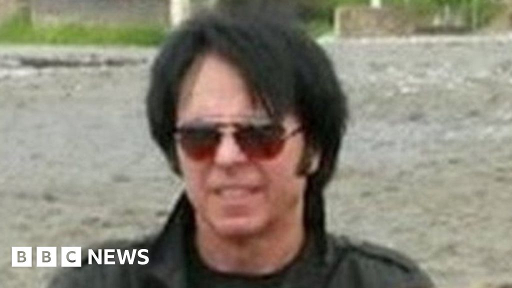 Voyeur Elvis singer Derrel Weaver jailed for sex crimes - BBC News