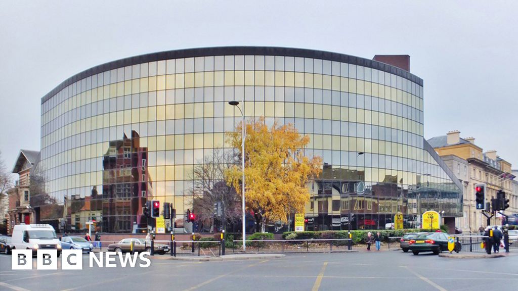 Landmark Hull building revamp to change appearance - BBC News